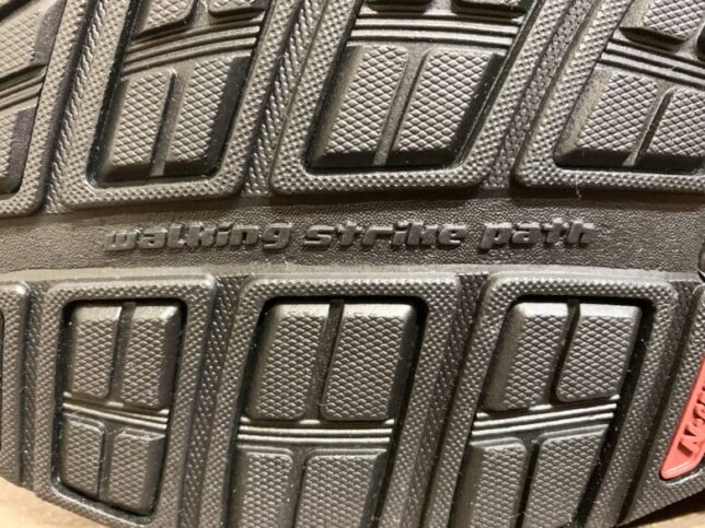 【ニューバランスの革靴風ビジネススニーカー紹介】メンズ・レディースあり